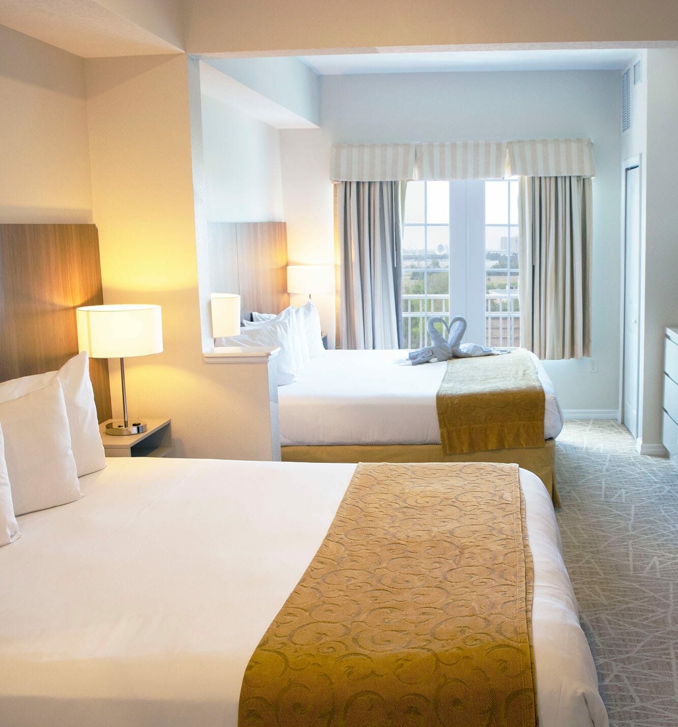 Sunset Escapes – Savings Beyond the Horizon!